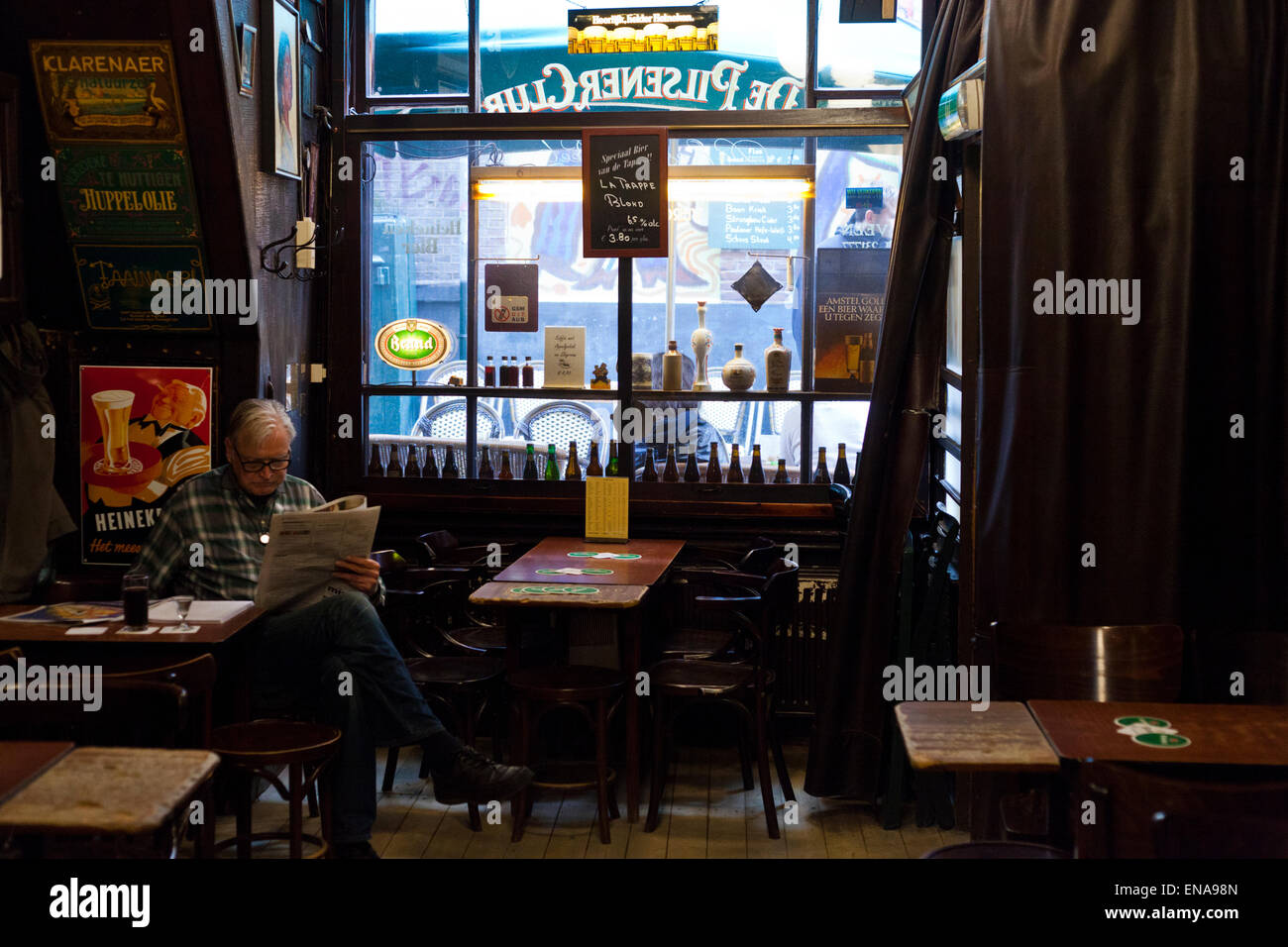Cosy pub interior hi-res stock photography and images - Alamy