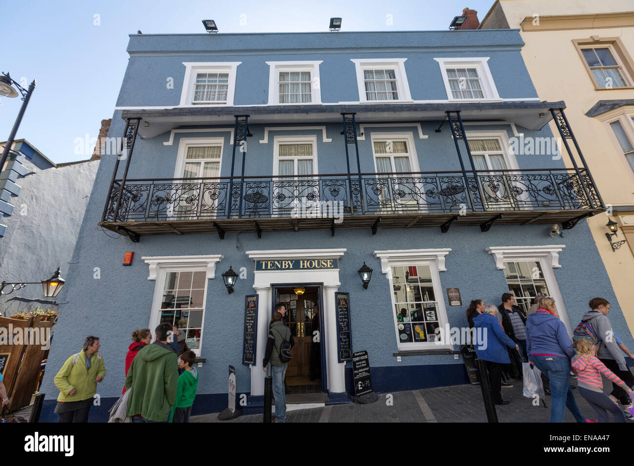Pembrokeshire tenby house pub st julians hi-res stock photography and ...