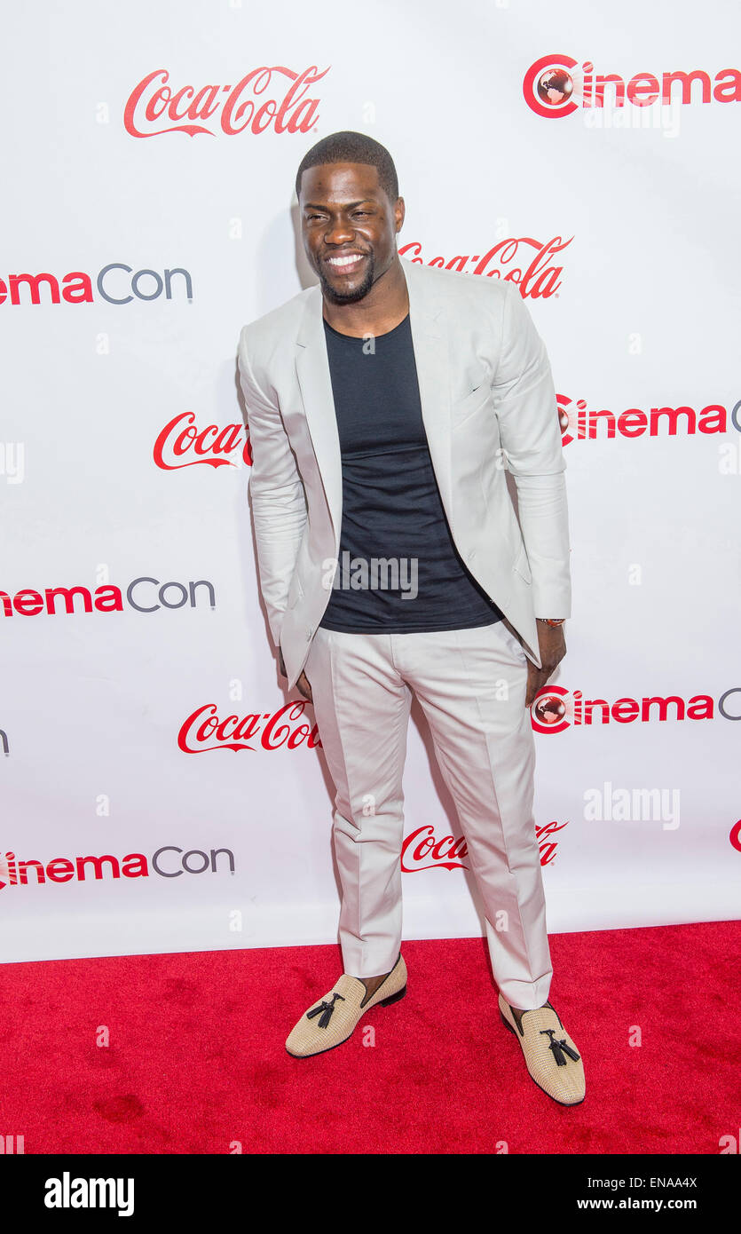 Actor Kevin Hart, winner of CinemaCon's Comedy Star of the Year ...
