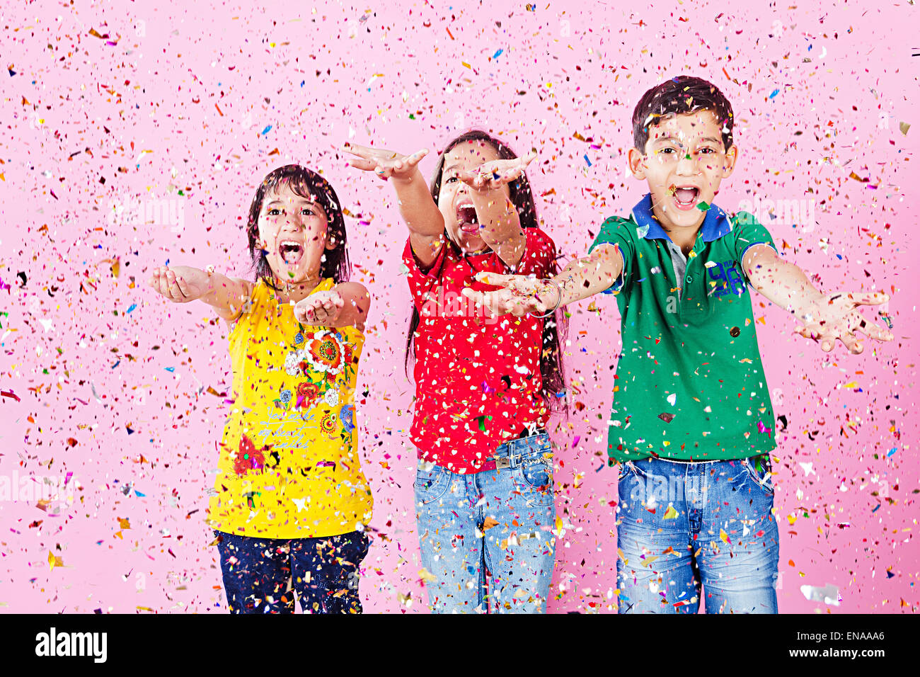 Top 5 confetti hi-res stock photography and images - Alamy
