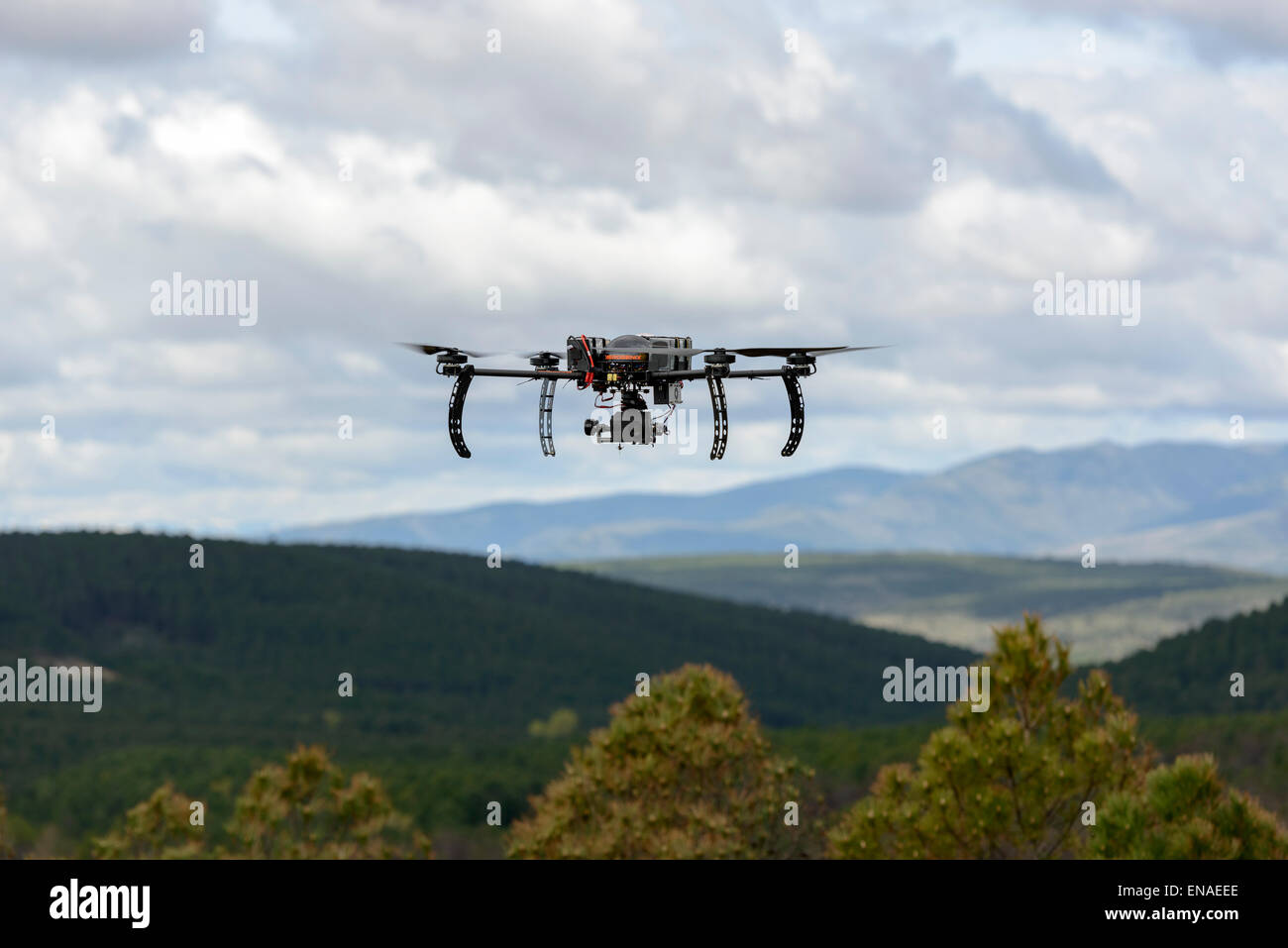 Long endurance drone prototype for surveillance and rescue (Aerogenix ...