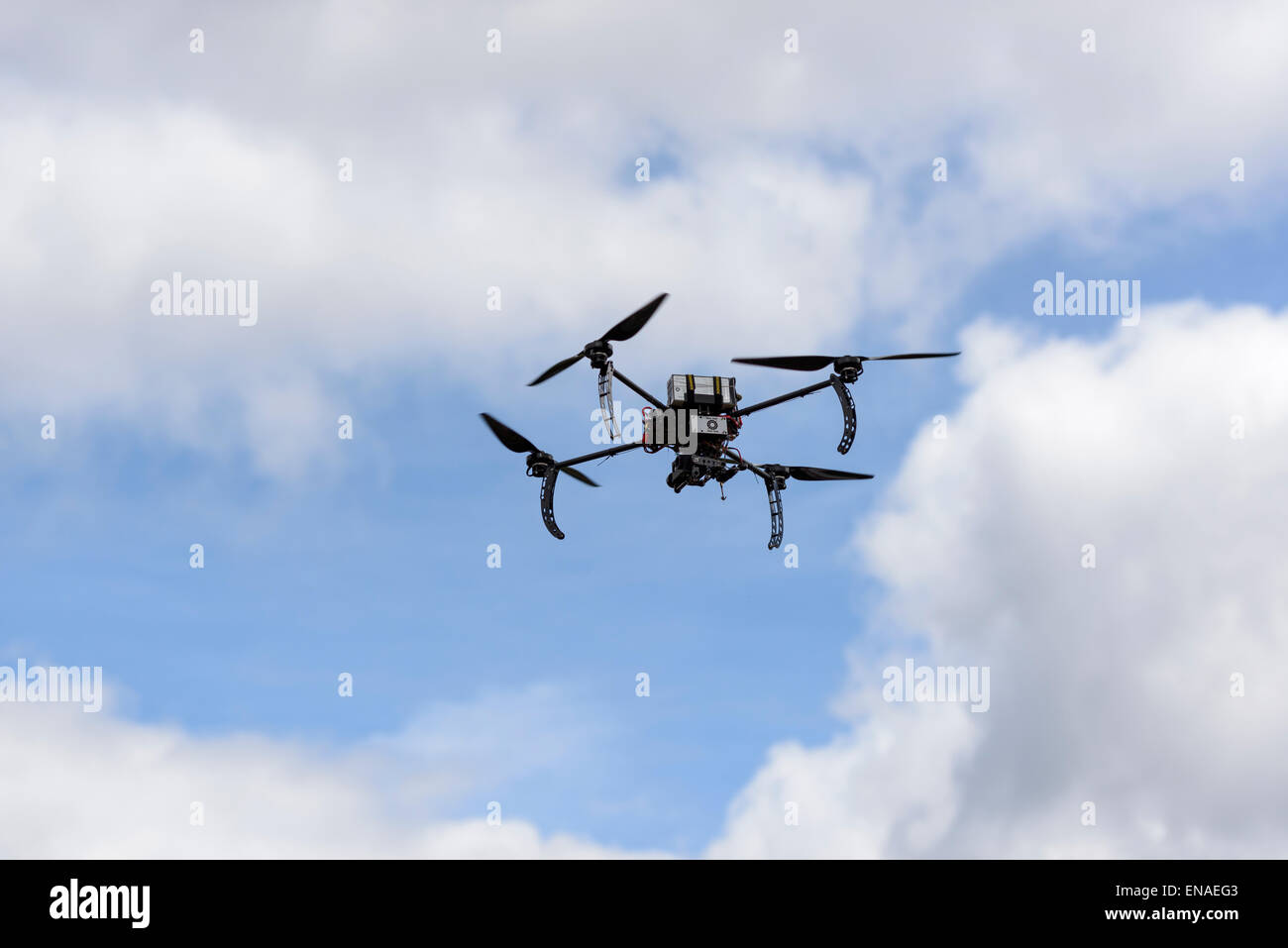 Long endurance drone prototype for surveillance and rescue (Aerogenix ...