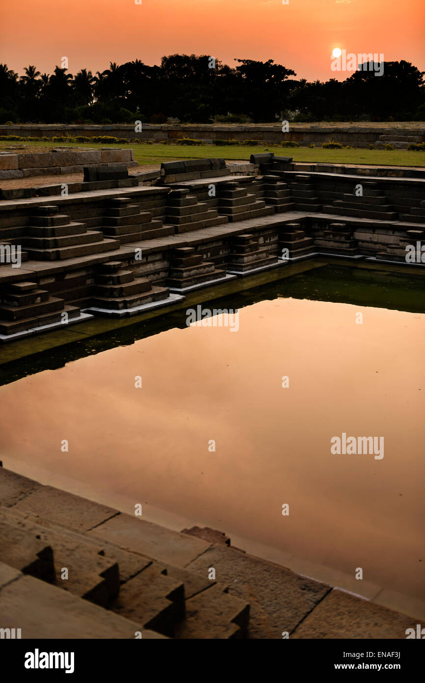 Architectural well enclosure hi-res stock photography and images - Alamy