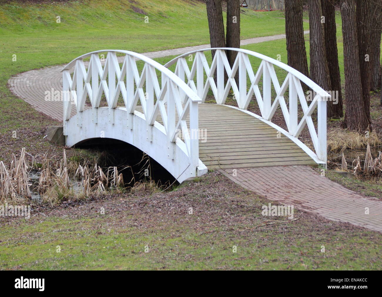 White bridge and path in park Stock Photo - Alamy
