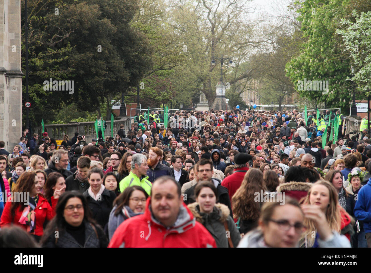 Oxford magdalen bridge revellers hi-res stock photography and images ...