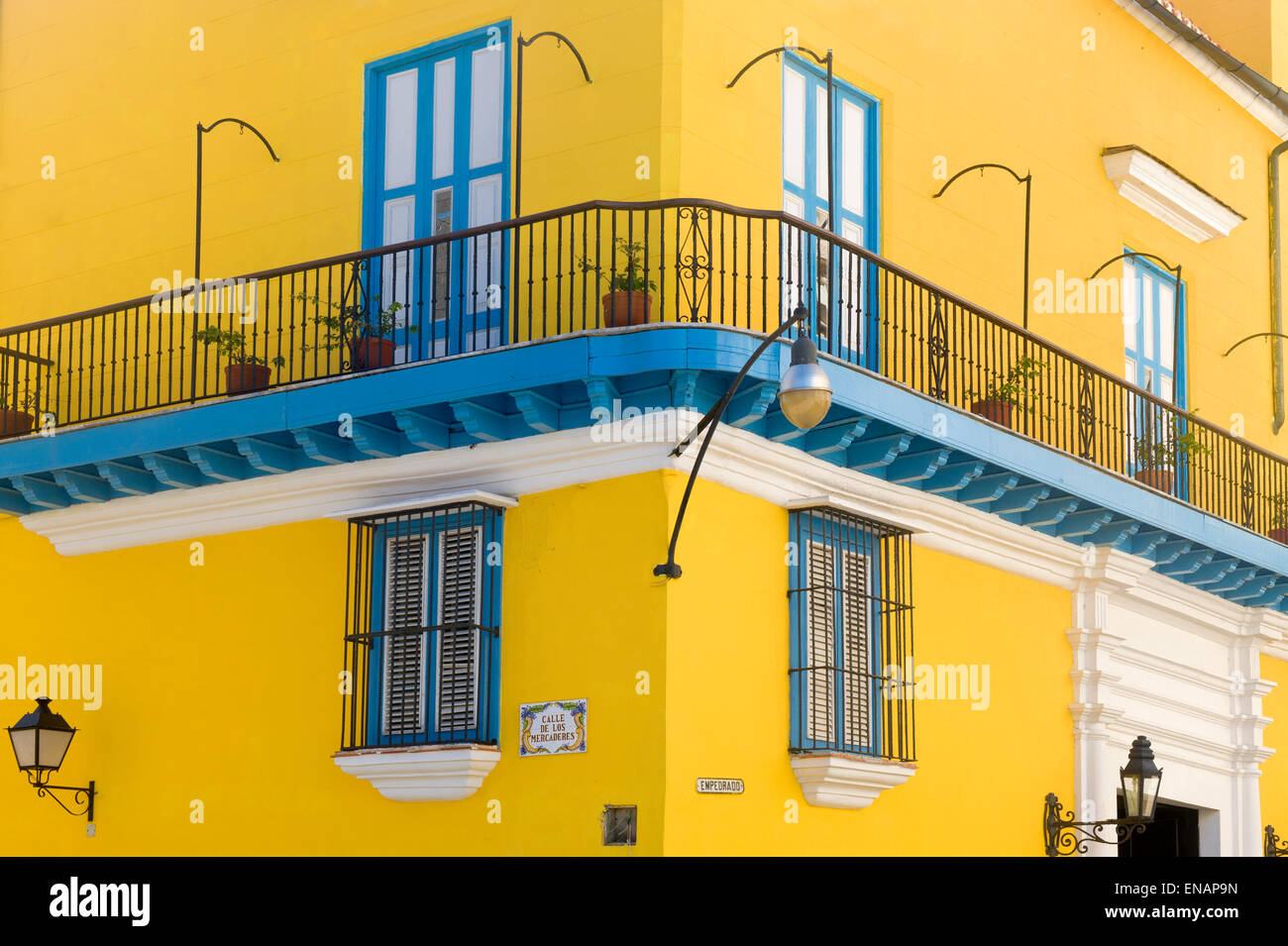 Cuba havana colonial houses hi-res stock photography and images - Alamy
