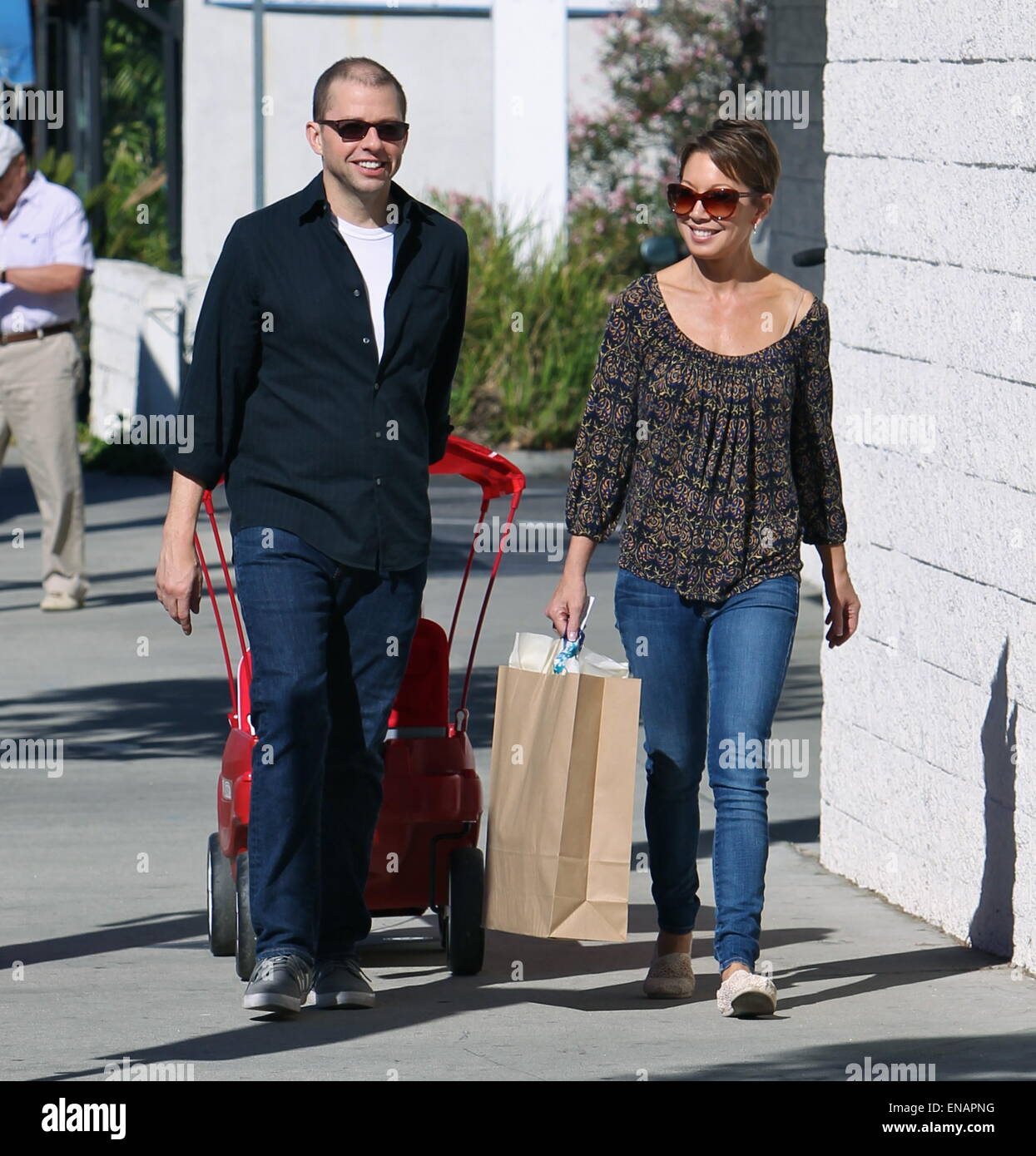 Jon cryer and family hi-res stock photography and images - Alamy