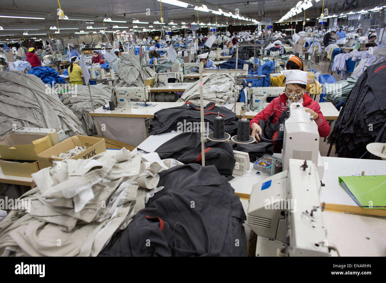working conditions in a clothing factory in Vietnam Stock Photo - Alamy