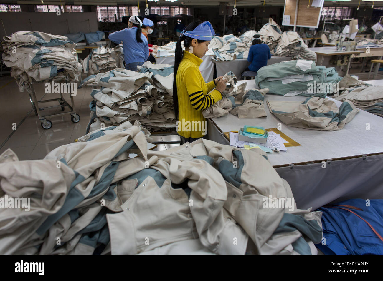 working conditions in a clothing factory in Vietnam Stock Photo - Alamy