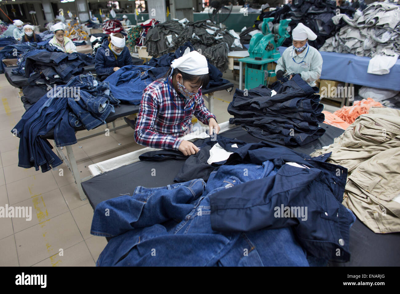 working conditions in a clothing factory in Vietnam Stock Photo - Alamy