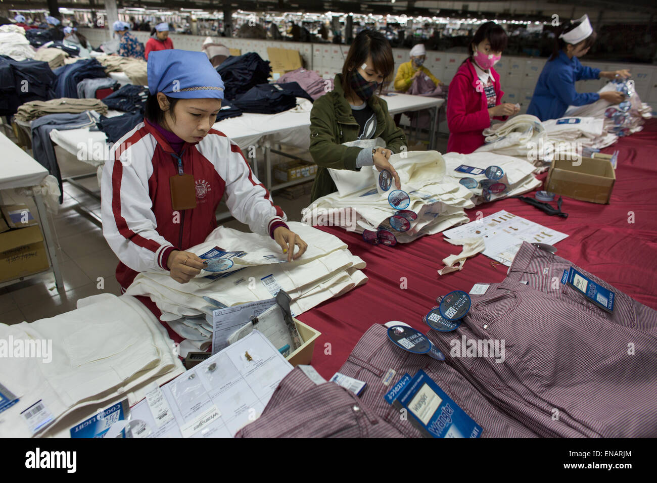 working conditions in a clothing factory in Vietnam Stock Photo - Alamy
