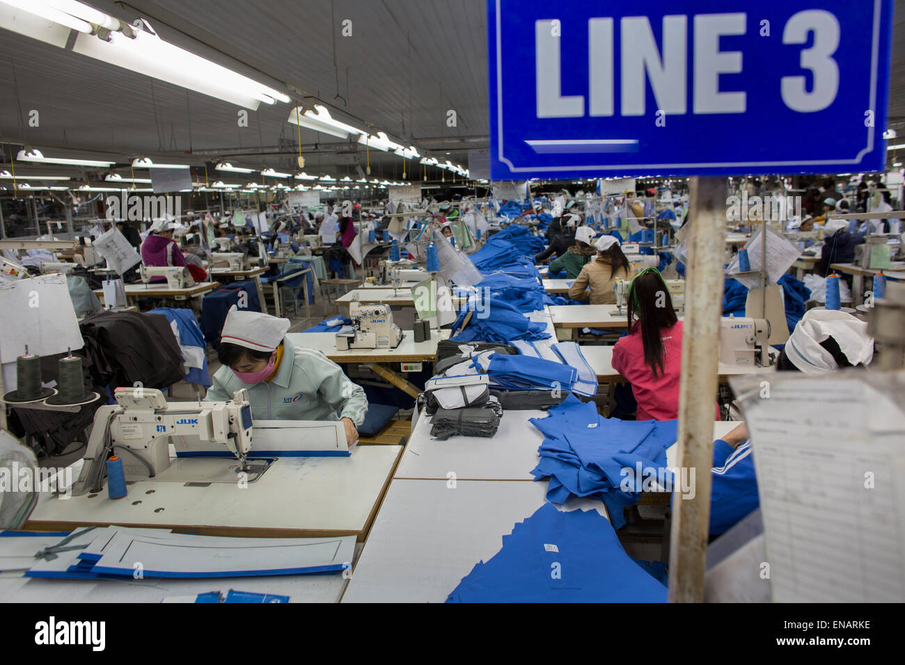 working conditions in a clothing factory in Vietnam Stock Photo - Alamy