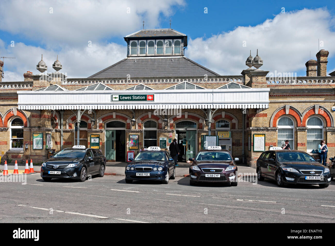 Lewes railway station hi-res stock photography and images - Alamy