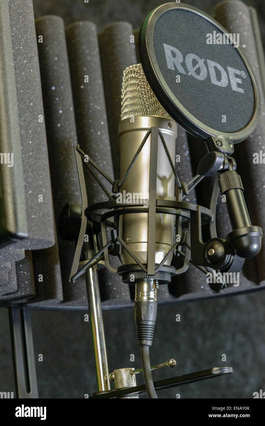 Rode microphones hi-res stock photography and images - Alamy