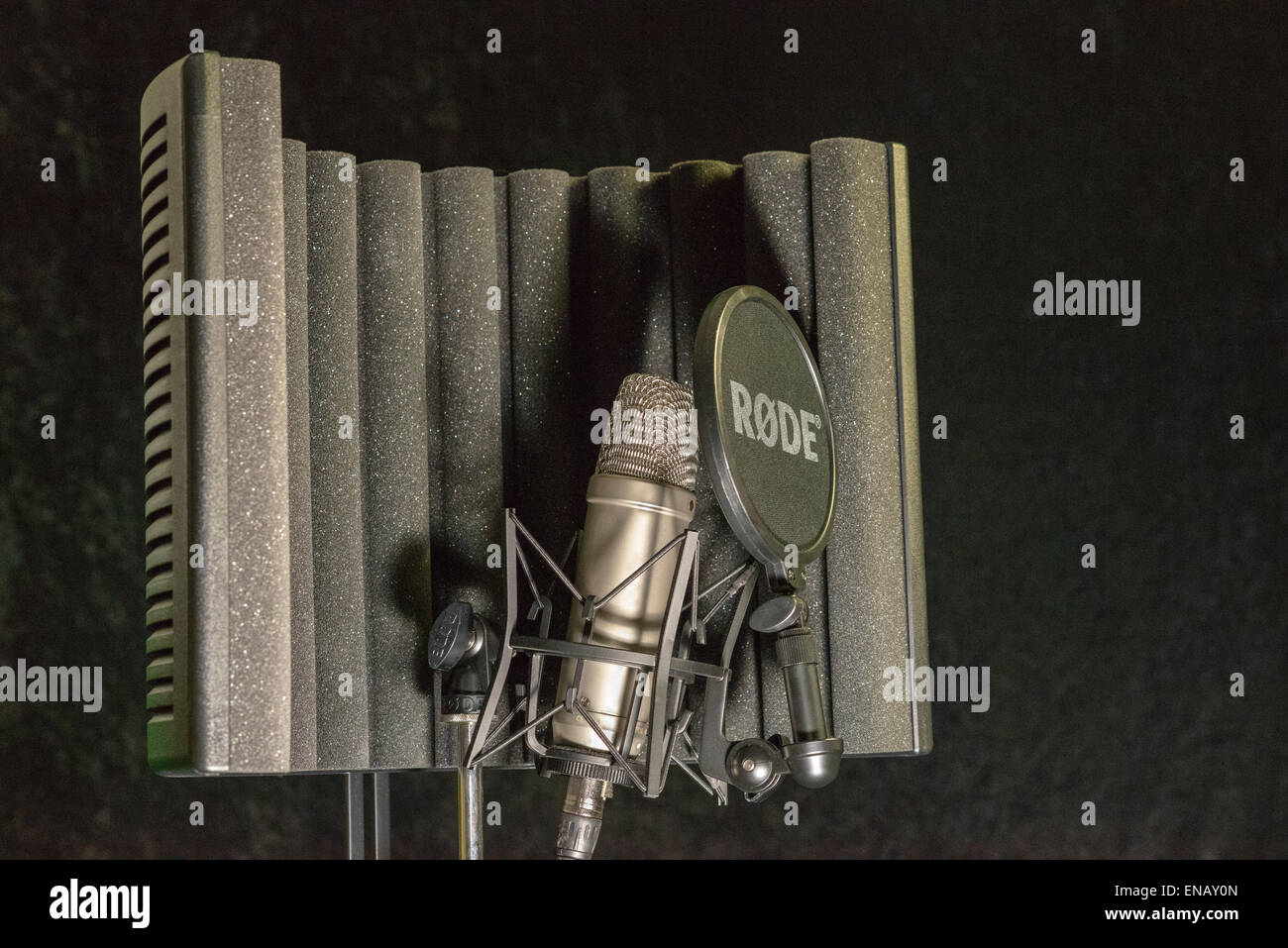 Rode microphones hi-res stock photography and images - Alamy