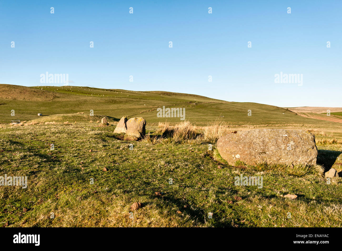 Neolithic barrow uk hi-res stock photography and images - Alamy
