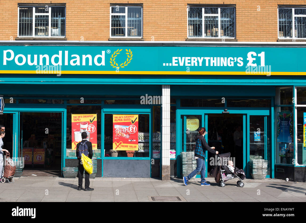 Discount centre hi-res stock photography and images - Alamy