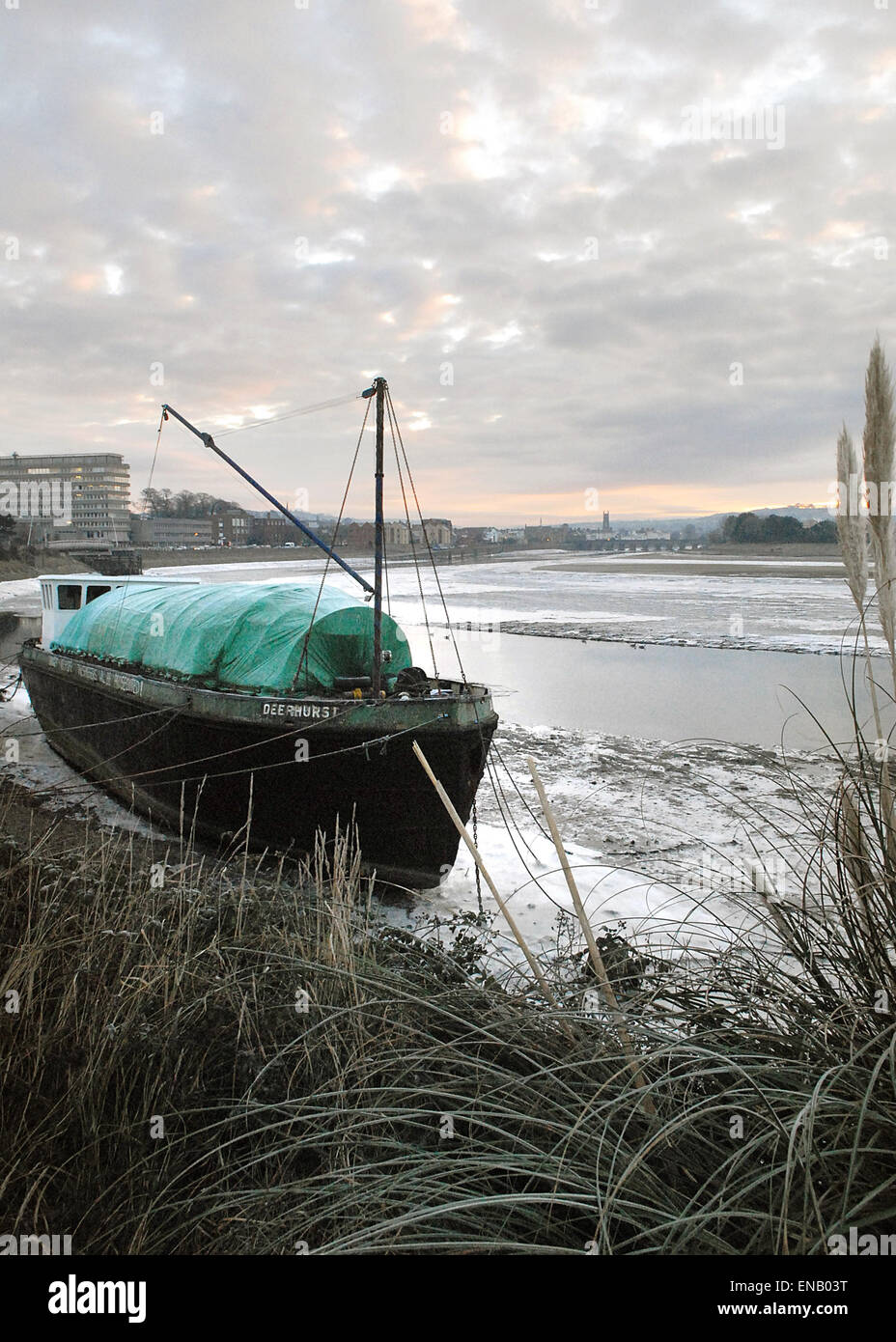 Winter View North Devon House Boat moored on the River Bank. Taw ...