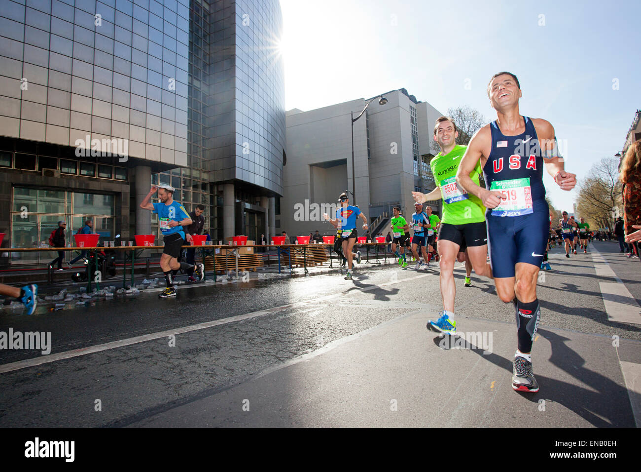Paris marathon hi-res stock photography and images - Alamy