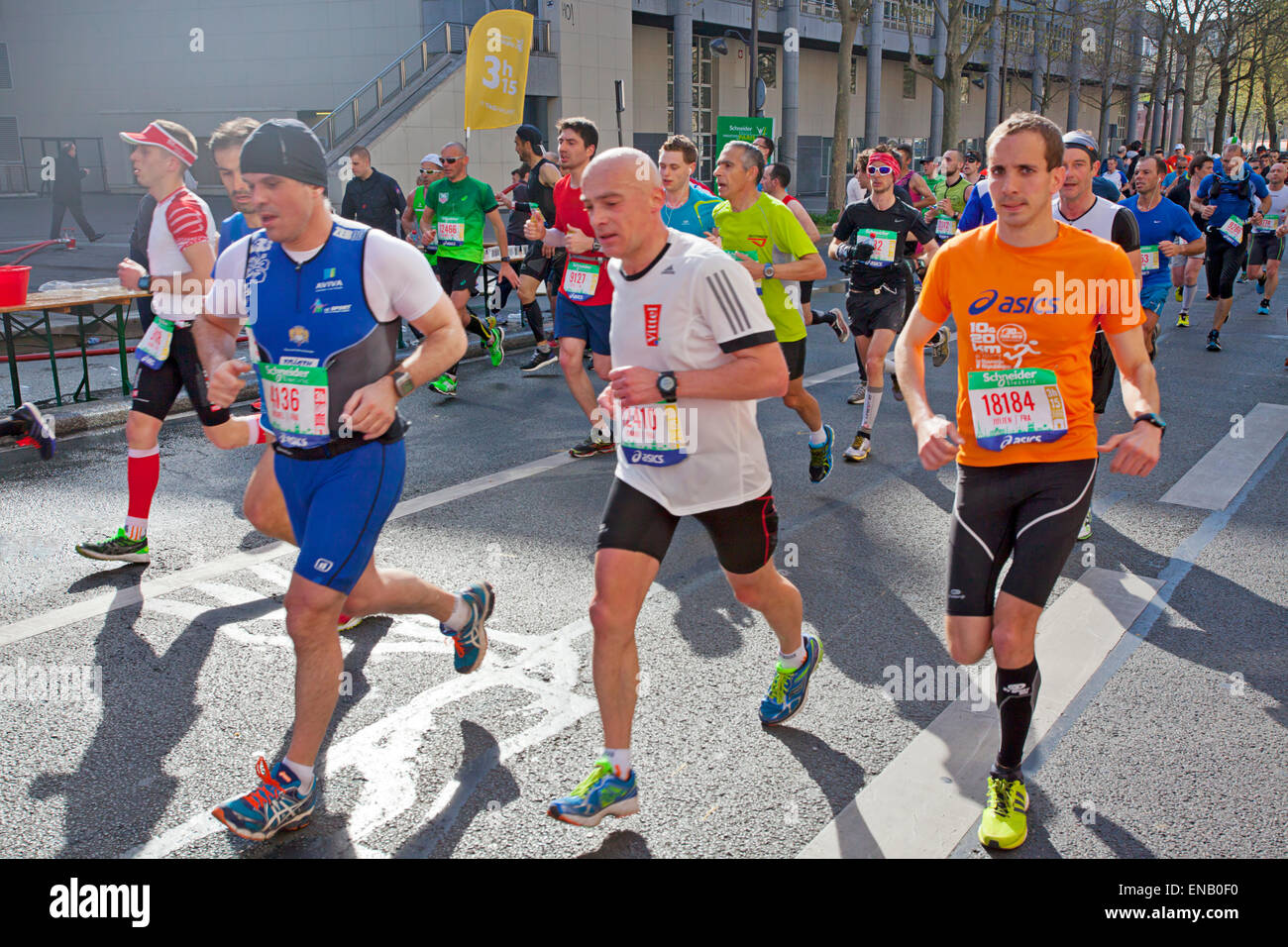 Paris marathon hi-res stock photography and images - Alamy