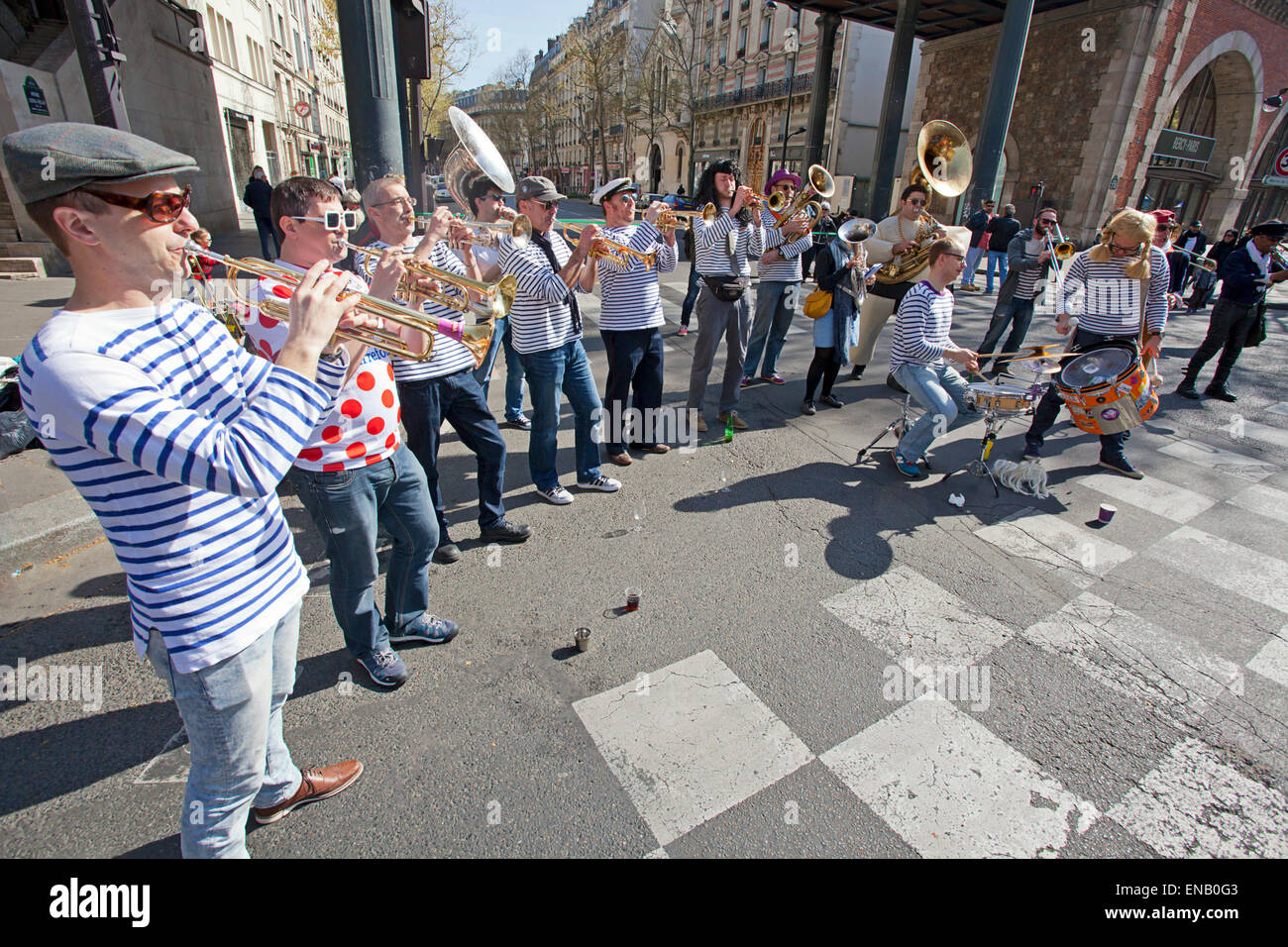 Paris marathon hi-res stock photography and images - Alamy