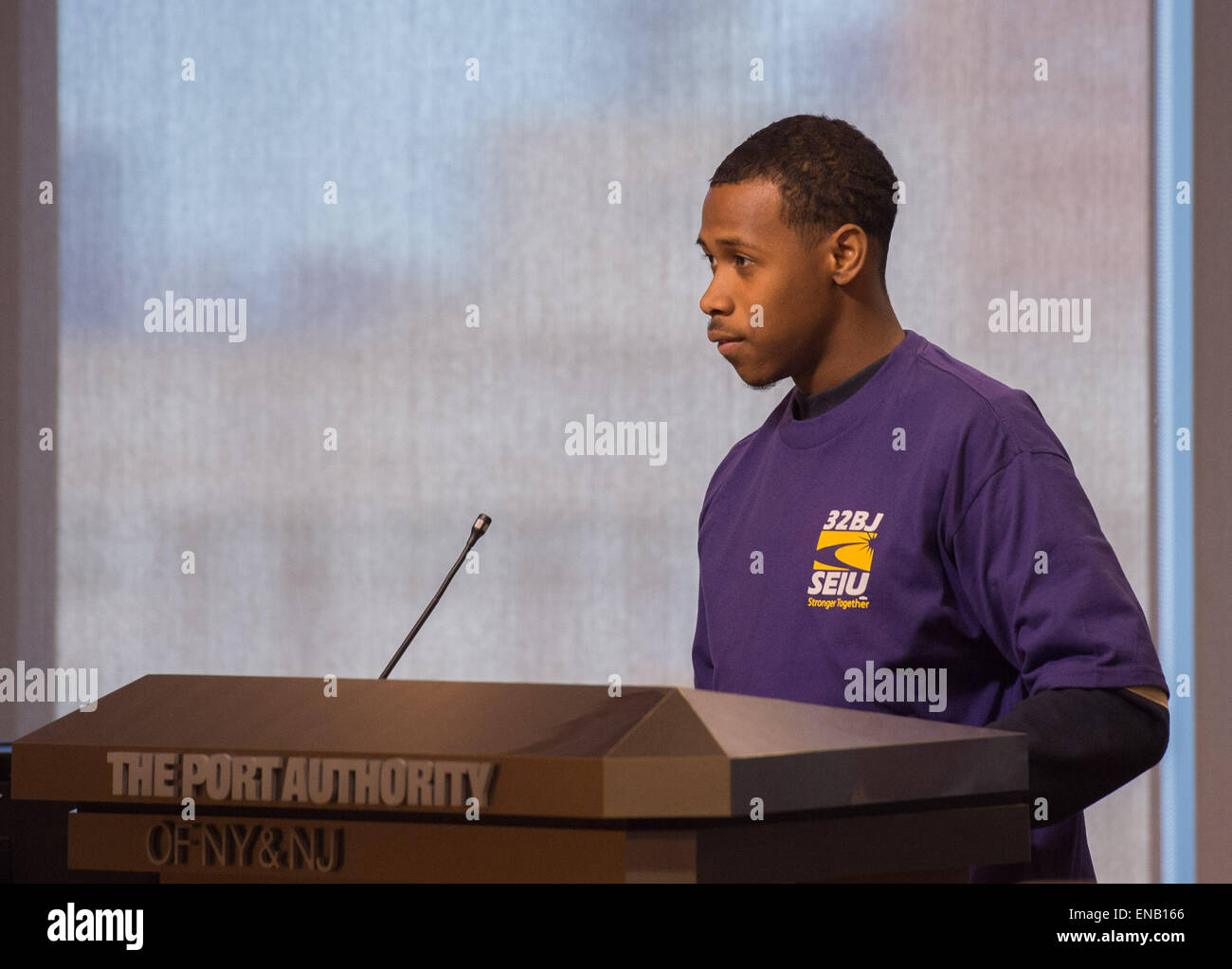 Airport board employee hi-res stock photography and images - Alamy