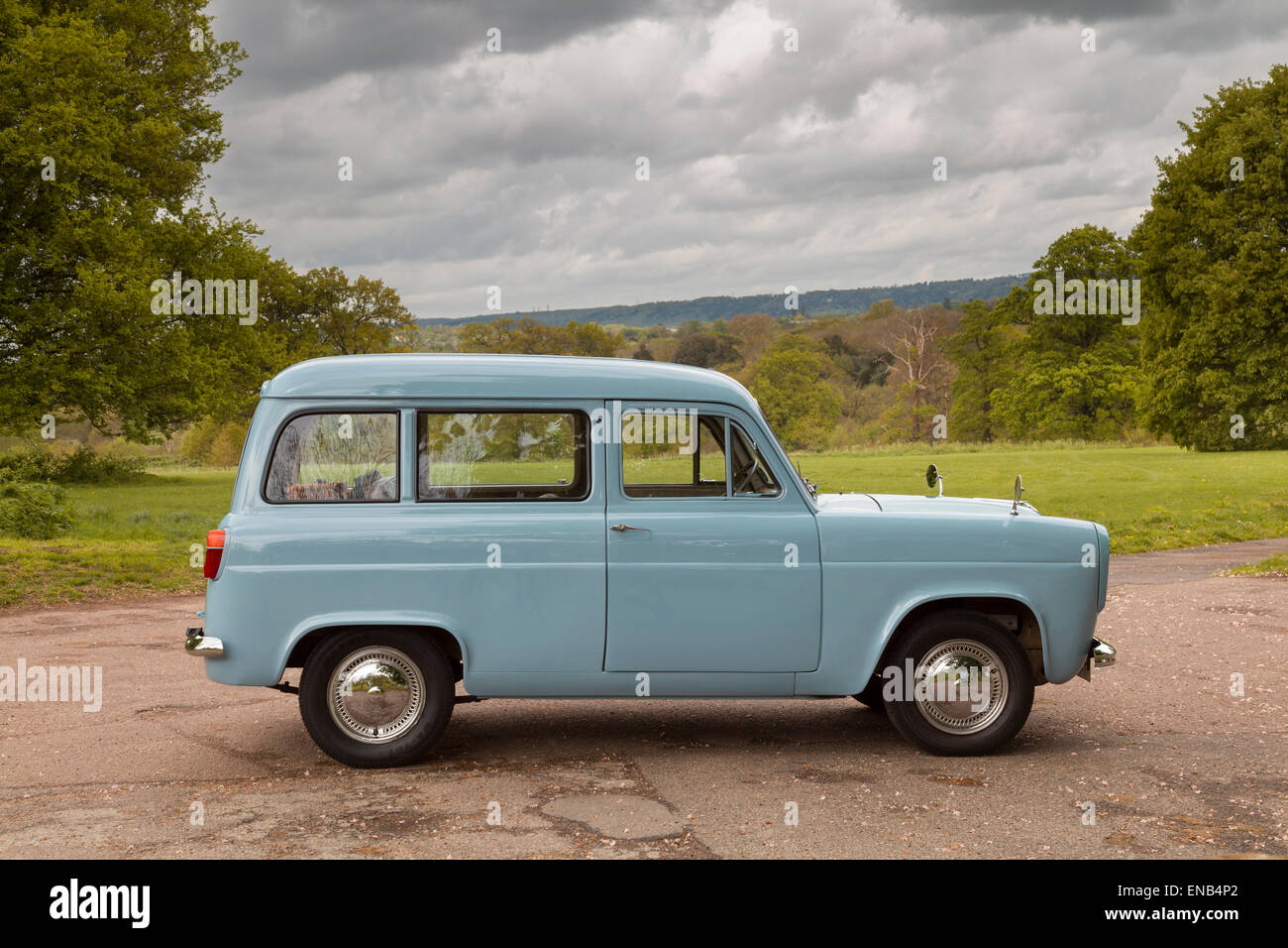 Ford 100e hi-res stock photography and images - Alamy