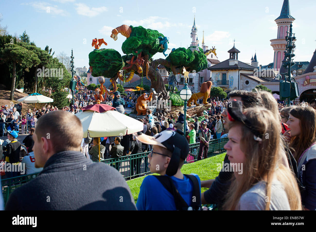 Spectators watching the parade, Disneyland Paris Stock Photo - Alamy