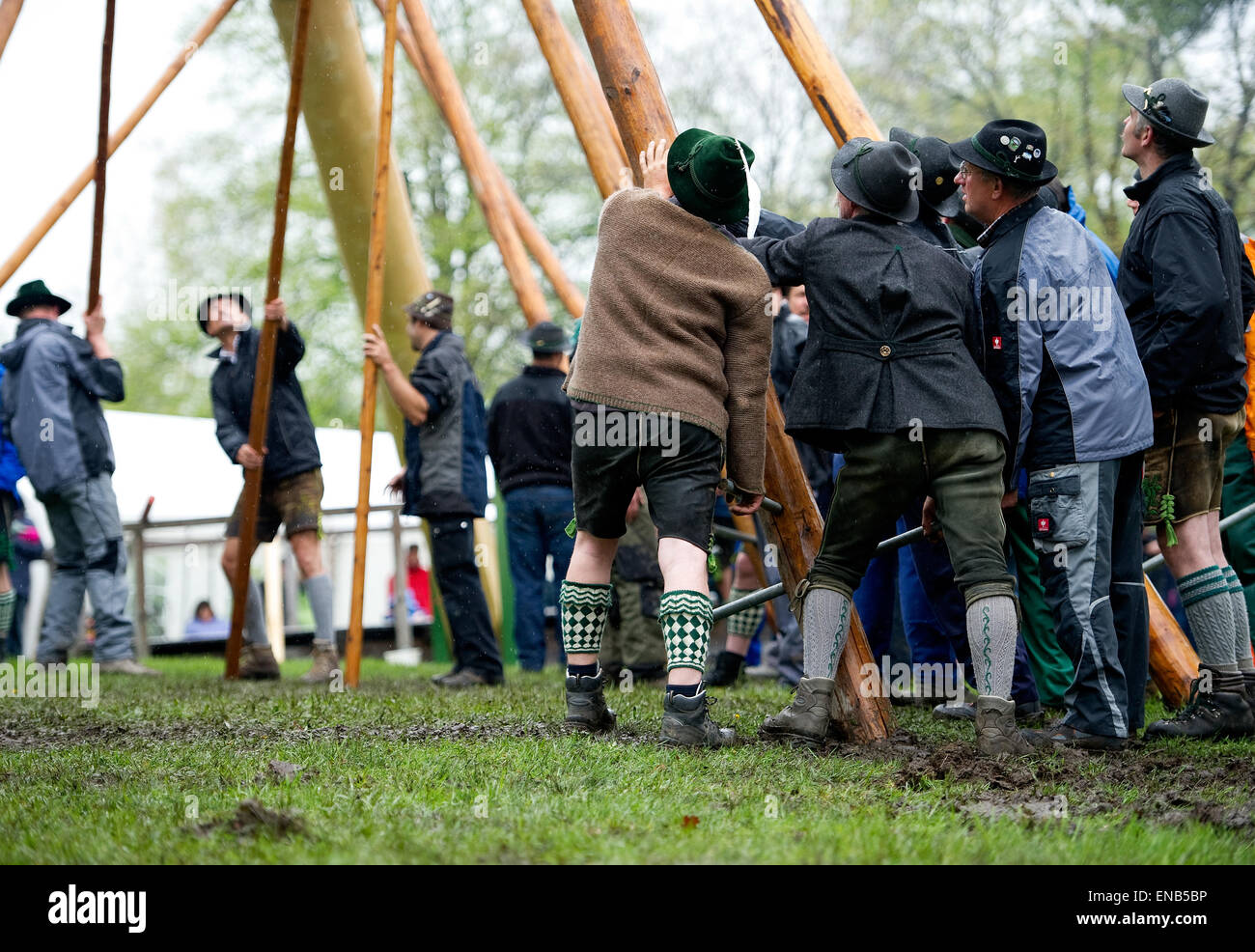Maypole set up hi-res stock photography and images - Alamy