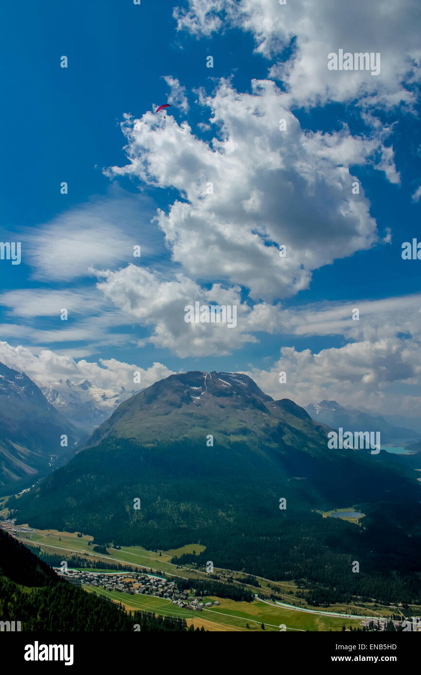 Paraglider in sky sun hi-res stock photography and images - Alamy