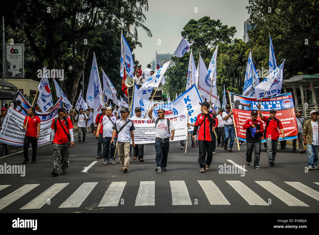 Jakarta, Indonesia. 30th Apr, 2015. Members of Indonesian labor ...