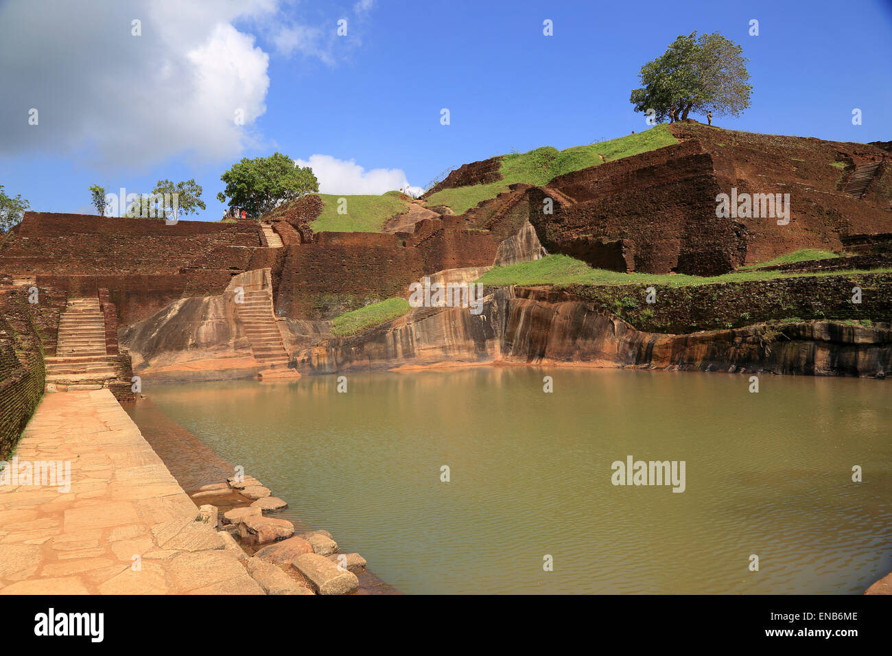 Bathing pool on sigiriya rock ancient palace hi-res stock photography ...