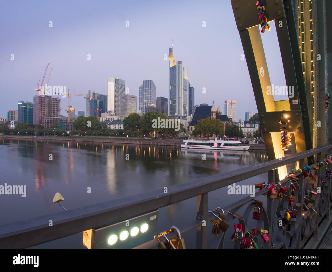 Ship bridge windows hi-res stock photography and images - Alamy