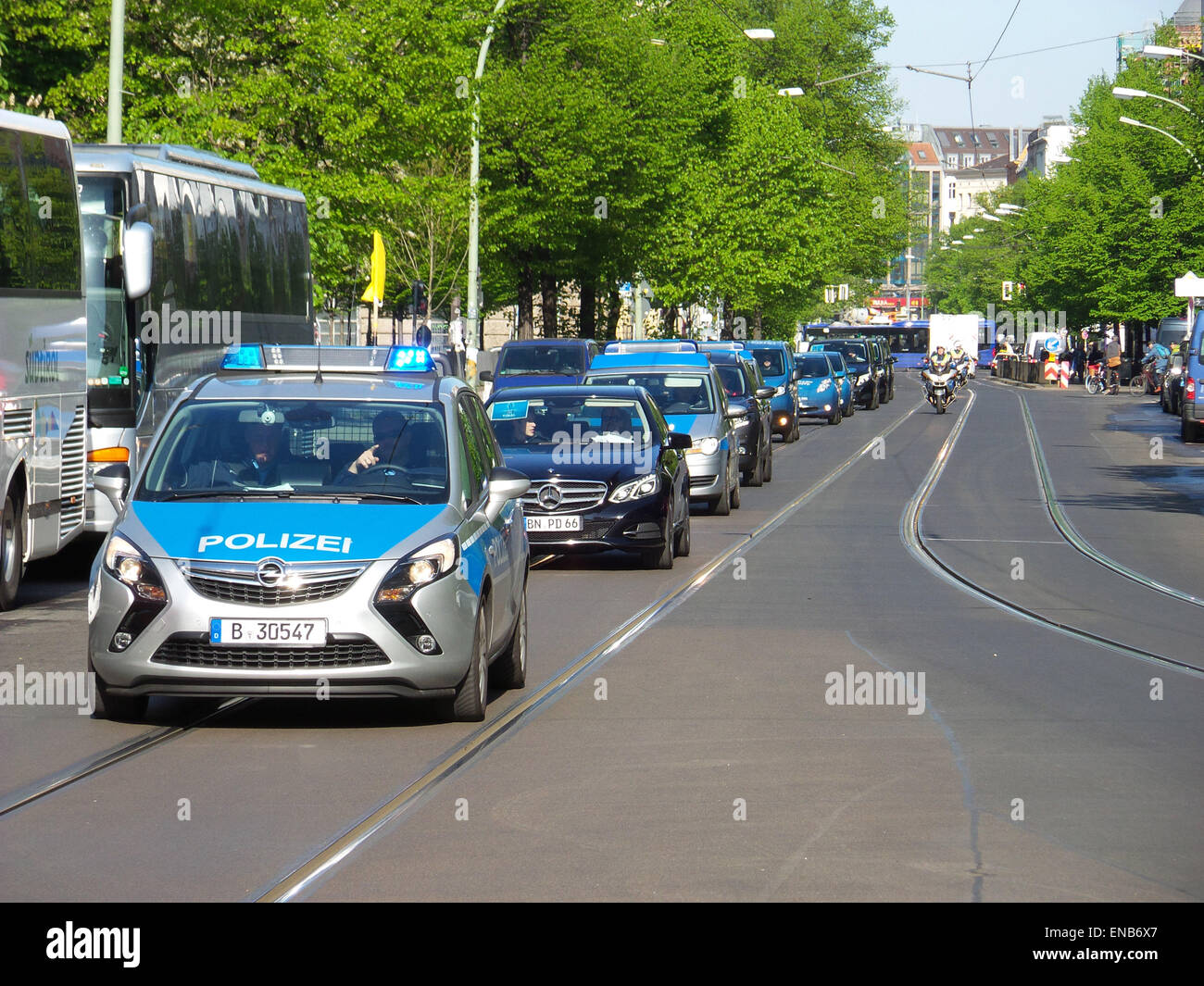 Police motorcade hi-res stock photography and images - Alamy