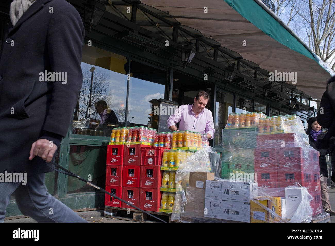 Delivery drinks hi-res stock photography and images - Alamy
