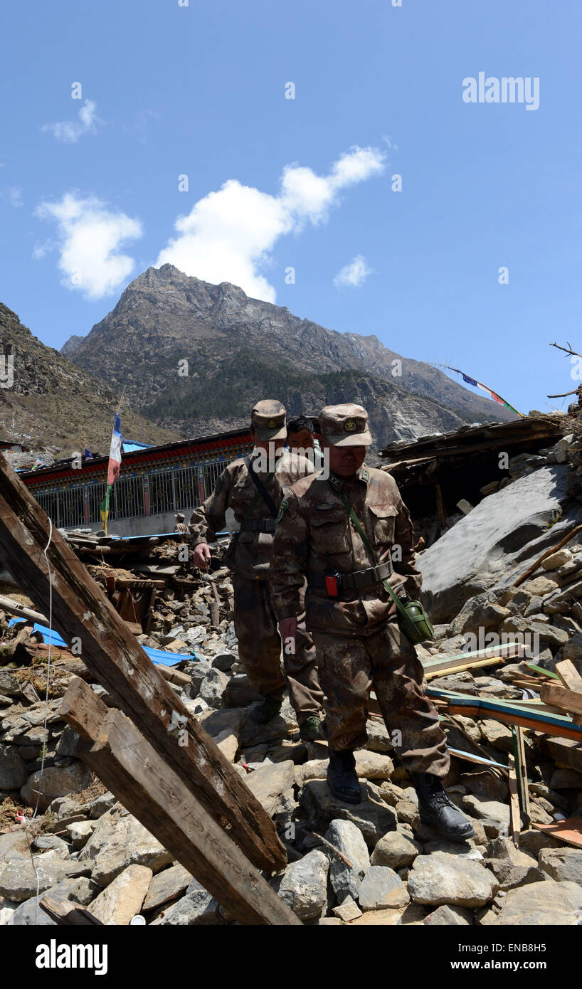 Tingri, China's Tibet Autonomous Region. 1st May, 2015. Rescuers walk ...
