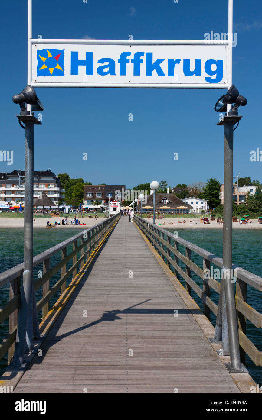 Wooden pier / jetty / Seebrücke Haffkrug along the Bay of Lübeck ...