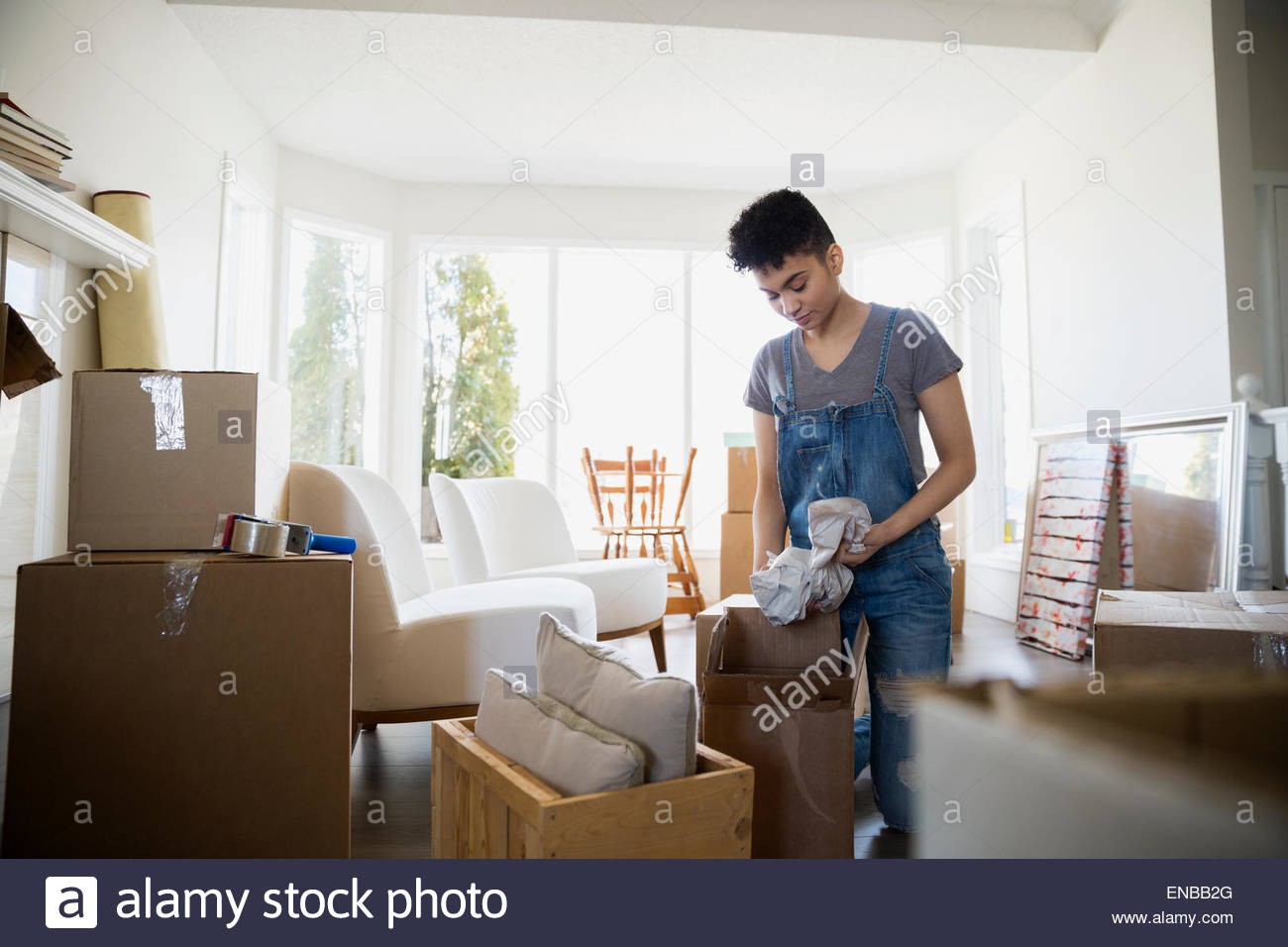 Room packing boxes hi-res stock photography and images - Alamy