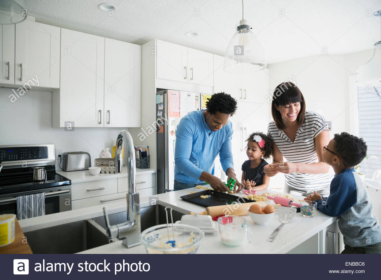 Black girls baking hi-res stock photography and images - Alamy