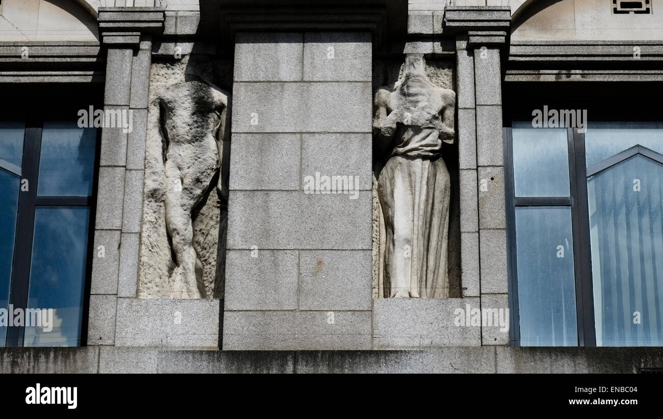 Damaged sculpture hi-res stock photography and images - Alamy