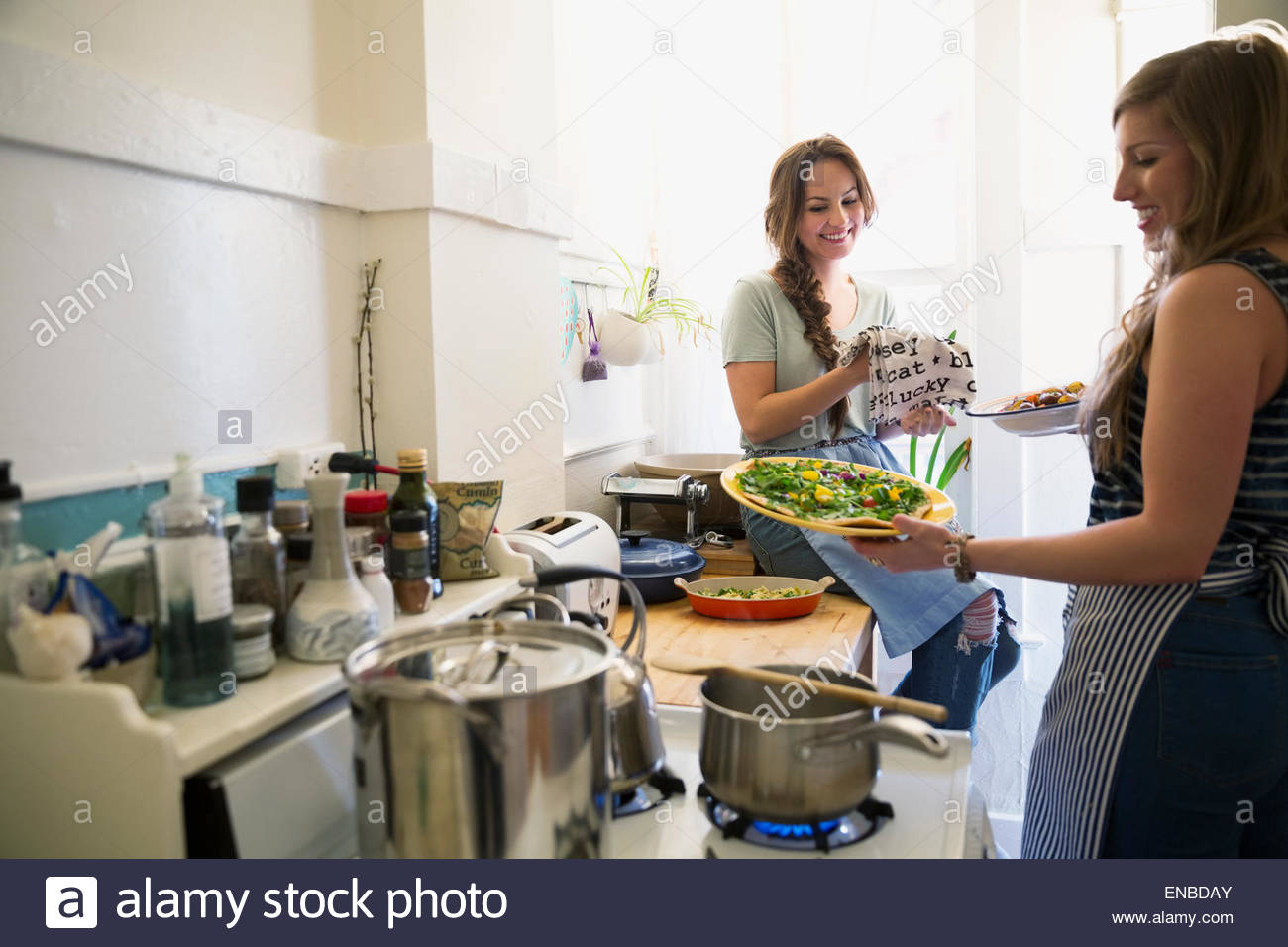 Sunny kitchen hi-res stock photography and images - Alamy