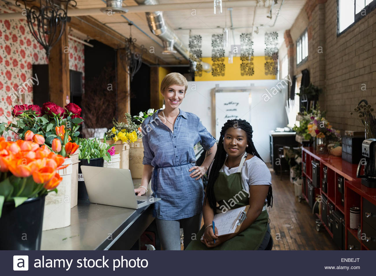 Horizontal flower portrait hi-res stock photography and images - Alamy