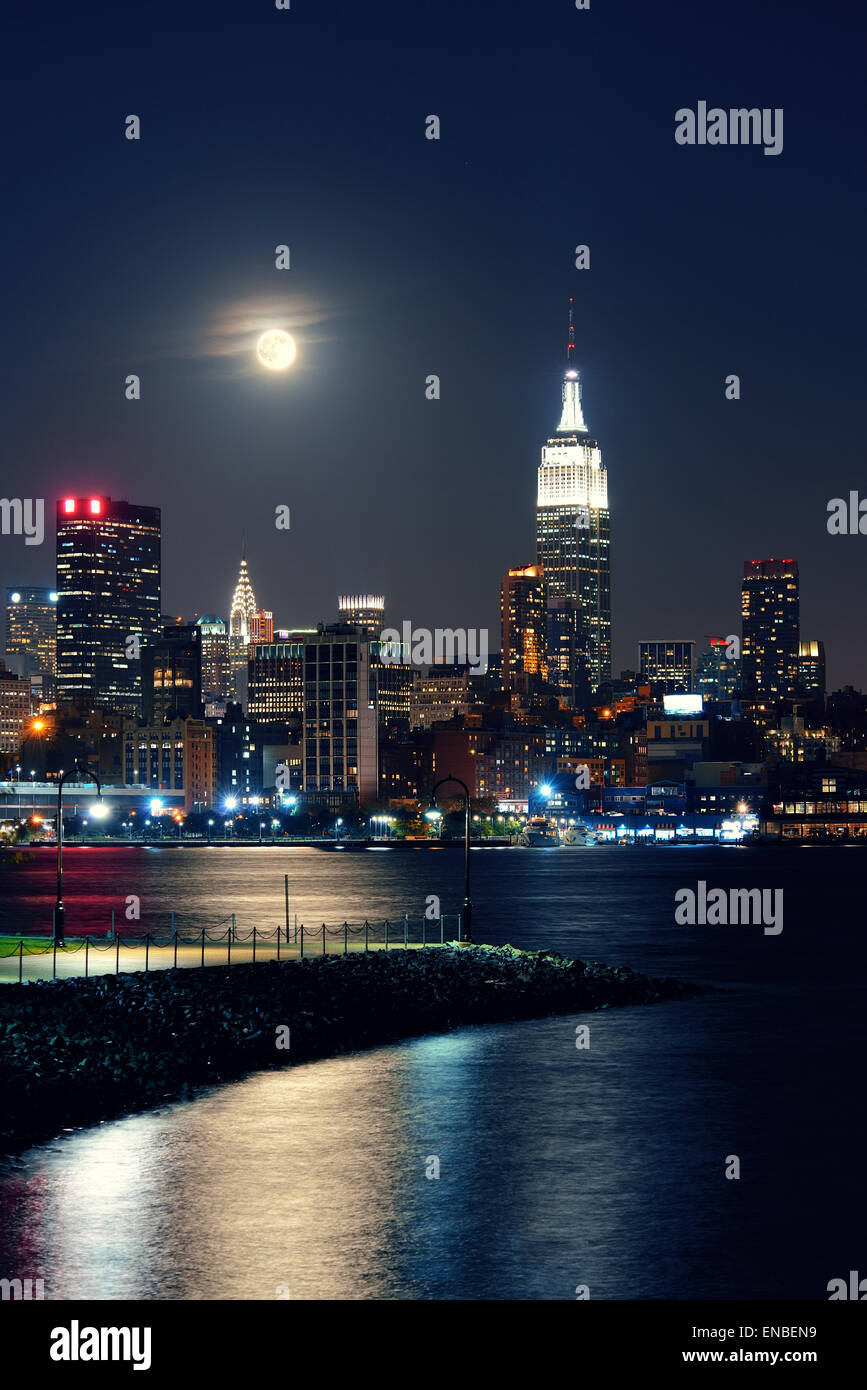 Moon rise over midtown Manhattan with city skyline at night Stock Photo ...