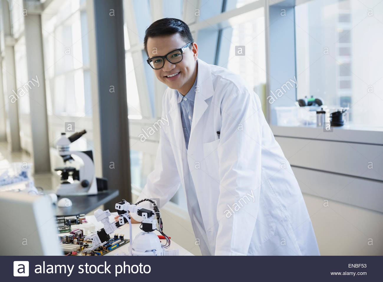 Asian lab tech hi-res stock photography and images - Alamy