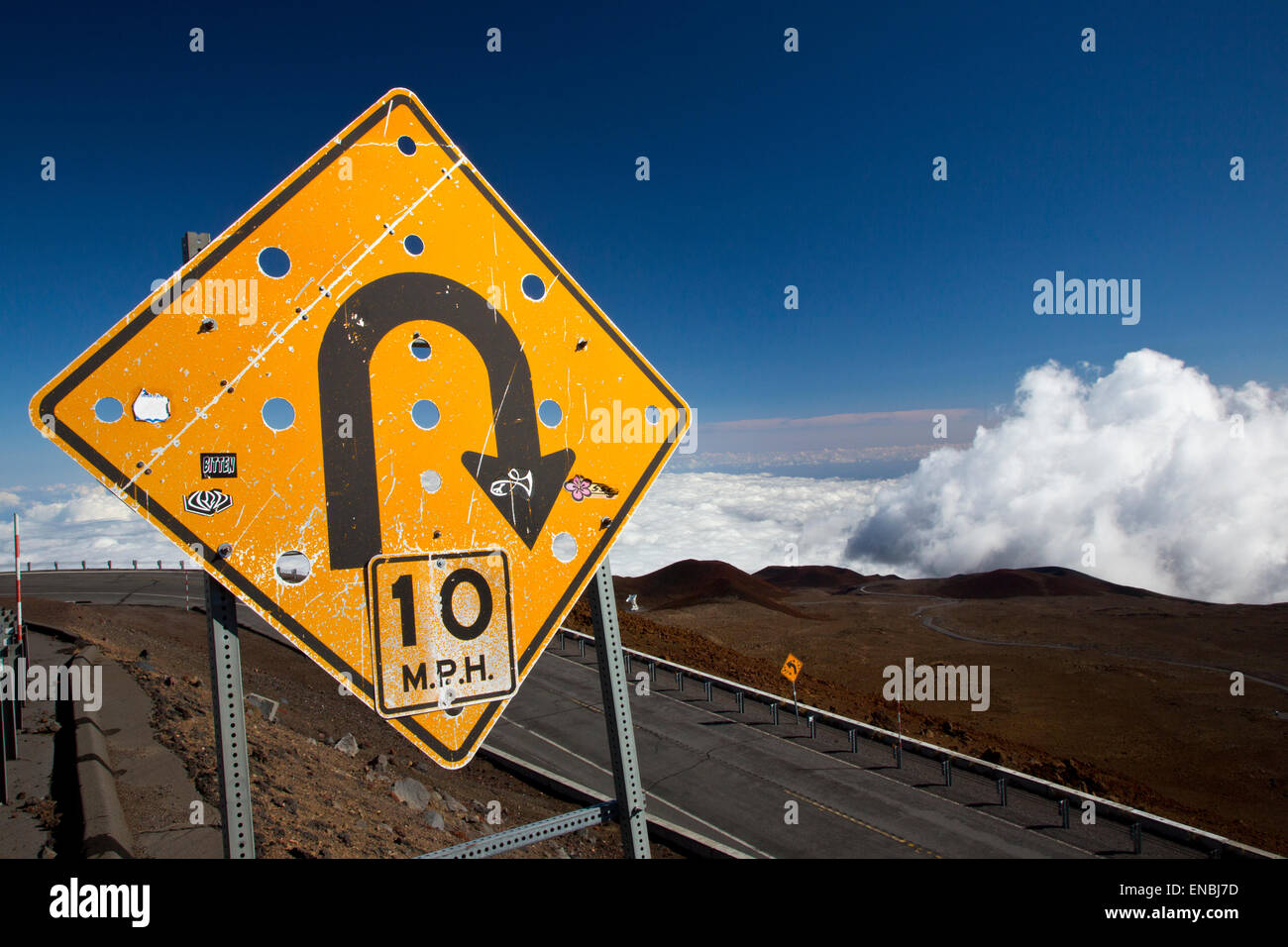 Road sign on Mauna Kea, Hawaii Stock Photo - Alamy