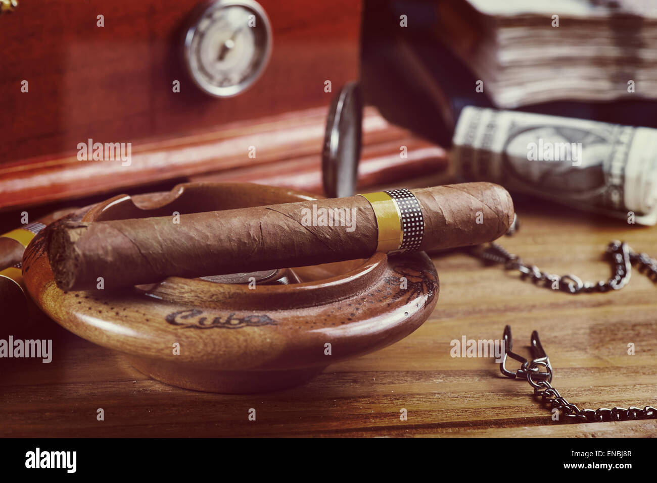 Havana cigar texture hi-res stock photography and images - Alamy