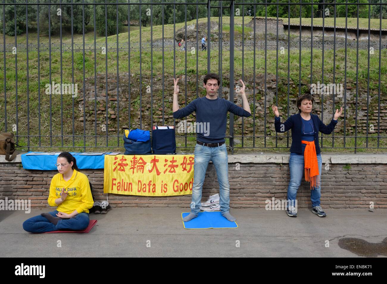 Falun dafa hi-res stock photography and images - Alamy