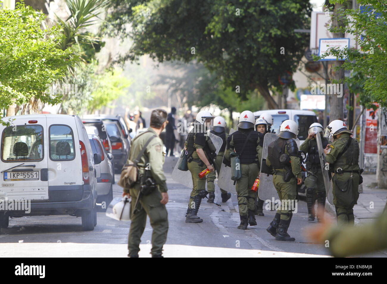 Police erected barricades hi-res stock photography and images - Alamy