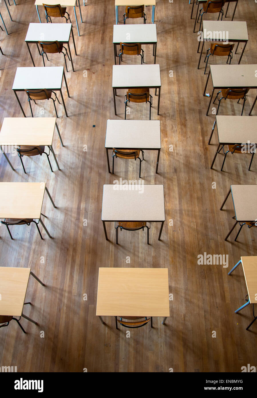 Row rows desks hi-res stock photography and images - Alamy