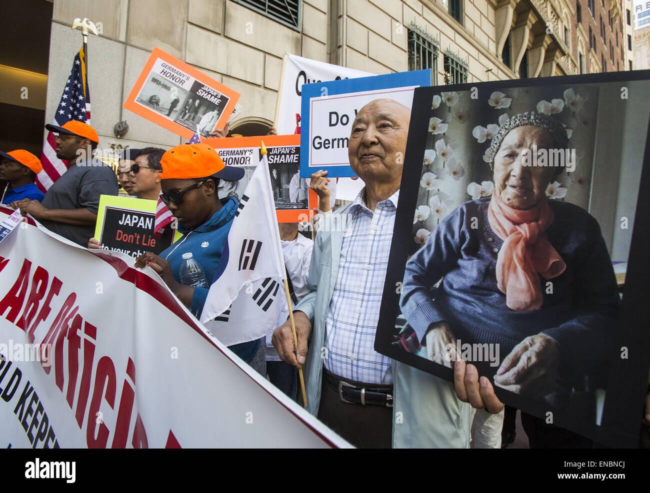 Los Angeles, California, USA. 1st May, 2015. Hundreds of Chinese ...